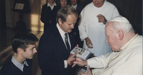Group Of Americans Makes Pilgrimage To See Double Canonization Cbs News