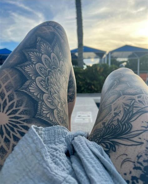 Relaxing Poolside R Legs