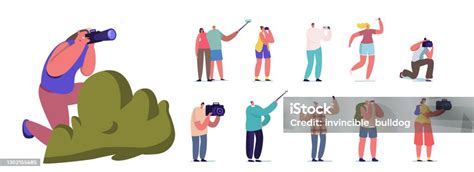 사진 카메라로 사람들을 설정합니다 남성 여성 캐릭터 촬영 사진 스마트 폰에 셀카를 확인 관광 또는 파파라치 셀카에 대한 스톡