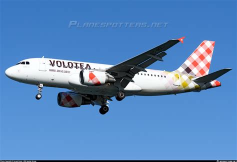 EC NGL Volotea Airlines Airbus A319 112 Photo By Varani Ennio VRN