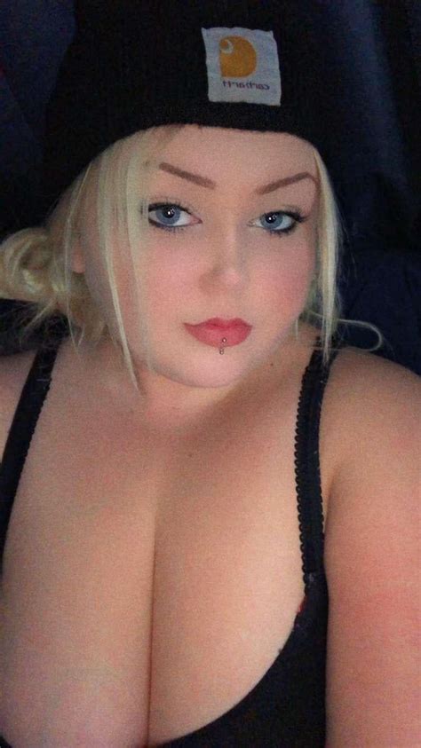 Hello🥰 24 Yr Old Bartender🍻 Rsfwcleavage