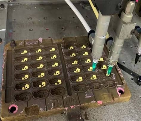 Как приклеить силикон к силикону фото МетСтройСпб ру