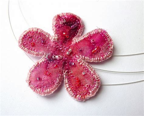 Fizzy Flower Necklace