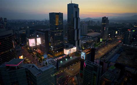 대형 전광판에 우리 가족이 정관장 우리 가족 응원 광고 제일 매거진