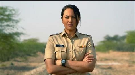 Sonakshi Sinha दहाड़ में पुलिसवाली का रोल निभाकर गर्व महसूस करती हैं