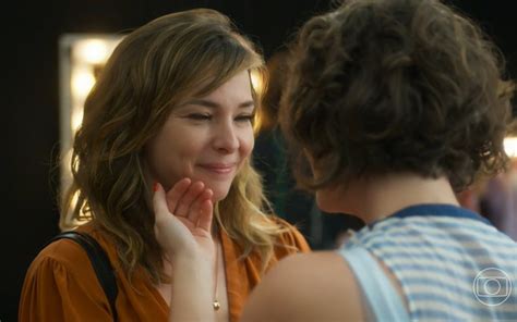 Em Vai na Fé Helena rechaça posto de amante de Clara Passar por isso