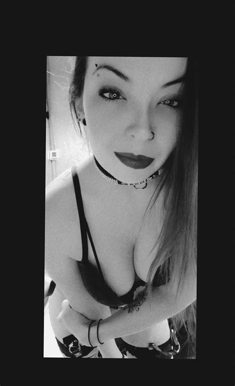 Cryprticcutie Onlyfans Free Trial Photos Socials Fansmetrics