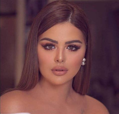 هنادي مهنا تستعرض رشاقتها بـ إطلالة كلاسيكية حمراء جريئة في حنة بسنت شوقي