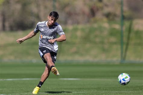 Atlético Inscreve Alan Franco Paulo Vitor E Mais Dois Jovens Na