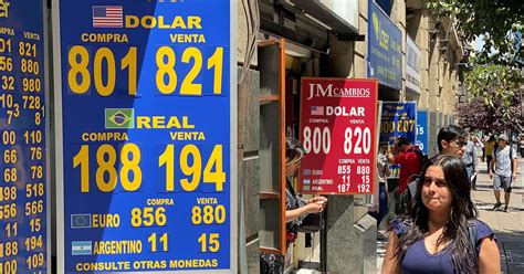 El Peso Chileno Cae Al Mínimo Histórico De 812 Por Dólar Debido A La