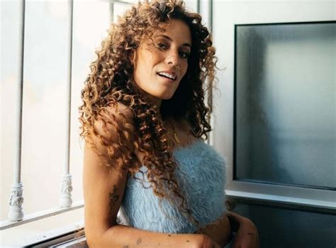 Internada De Urgência Com Infecção Artista Irma Ajuda A Salvar Jovem No Hospital Nacional