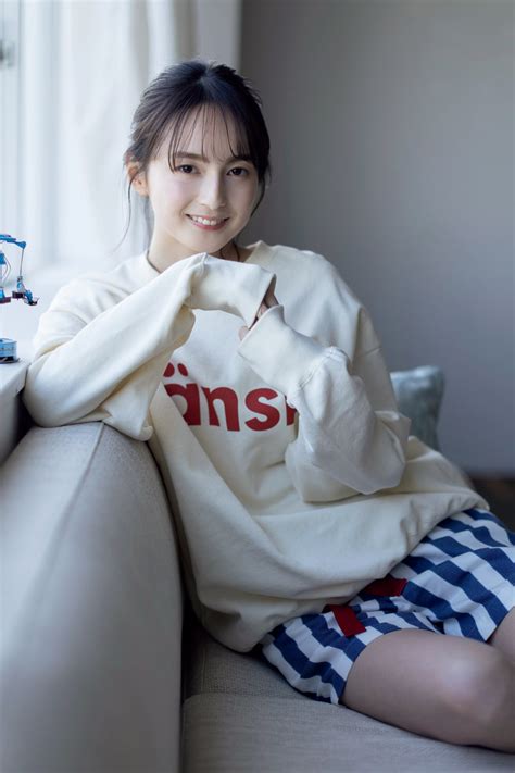 青井春が『flash』に登場、カラフルな衣装で“チート級スタイル“全開 Entame Next アイドル情報総合ニュースサイト