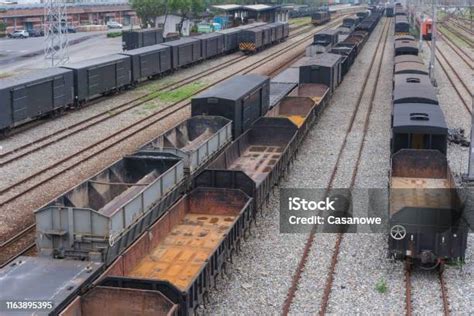 화물 열차 기차 주차장에서 철도에화물 운송 강철에 대한 스톡 사진 및 기타 이미지 강철 거리 금속 Istock