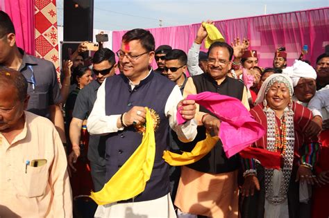 उत्तराखंड की होली अपने आप में विशिष्ट पहचान रखती है। होली में बड़े छोटे