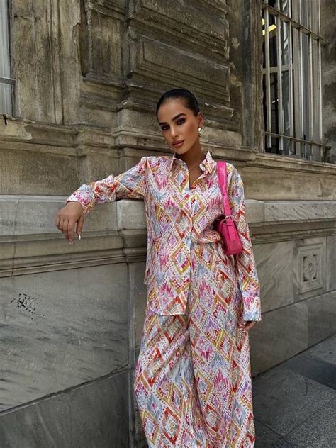 Костюм жіночий атлас ️ легкий літній костюм атлас ️ легкий костюм з штанами та сорочкою — ціна