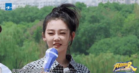 《奔跑吧》郑恺老婆来了，被指秀恩爱用力过猛，其余嘉宾都沦为陪衬？苗苗