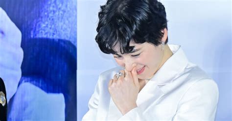 웃음 참는 정은채 사진