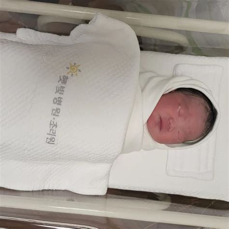 로로남매의 일상👫 👶🏼로빈513💕 로빈이도 3월되면 어린이집을 다니기시작한다 로아는 28개월쯤부터 다니기시작했는데 로빈이는 누나가 같이 다니니까 좀 빨리 다녀보는걸로