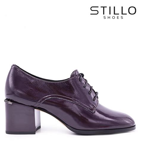 Обувки с връзки от естествен лак в тъмнолилаво 44393