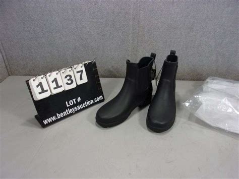 Pair Eddie Bauer Hailey 7 Medium Adventure Black Boots Bentley