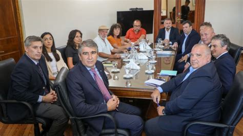 Paritarias La Provincia Apuesta A Acuerdos Salariales A Largo Plazo