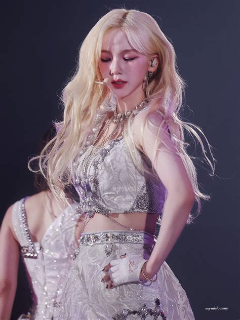 금발 카리나  연예이슈 수다방 네모판