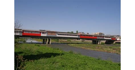 Осъждан разби противопожарно табло на Пешеходния мост в Пловдив