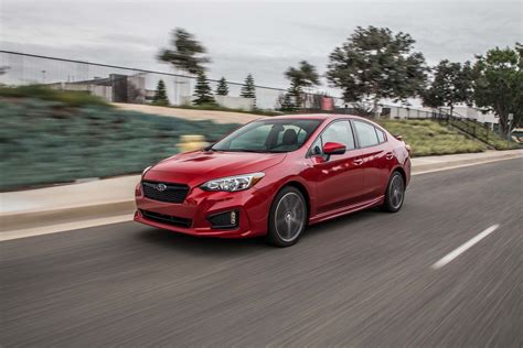 Subaru Impreza i sport front three quarter in motion Motor Trend en Español