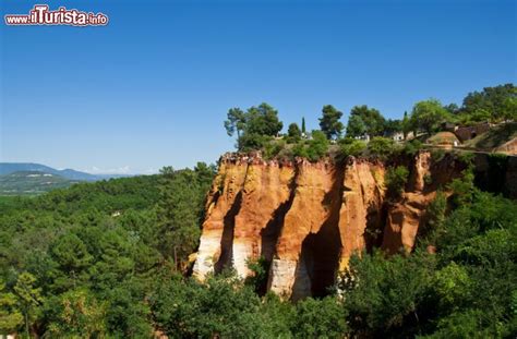 Le Striature Di Diverso Colore Dell Ocra Foto Roussillon