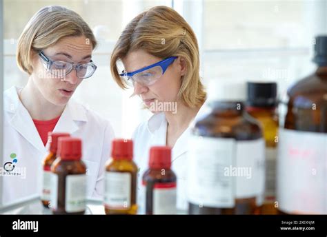 Preparing Solution Samples For Column Chromatography Synthesis Lab