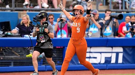 Joley Mitchell Homers Twice No 6 Texas Beats No 3 Florida In Wcws Opener Yardbarker