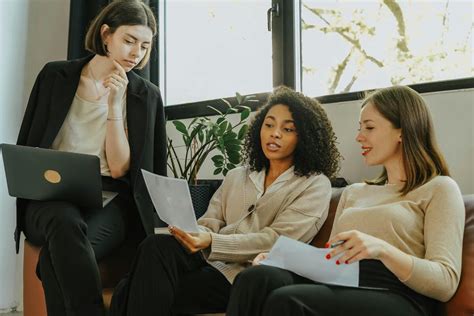 Synchronous Vs Asynchronous Communication Meaning And Workplace Examples Purplecv