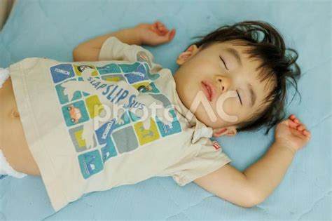 お昼寝中の赤ちゃん No 24620832｜写真素材なら「写真ac」無料（フリー）ダウンロードok