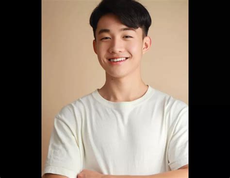 Howard 鄧皓元 星發現娛樂股份有限公司