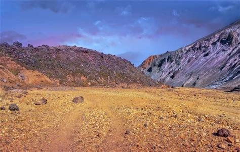 לנדמנלאוגר איסלנד הרים בצבעים שונים Natural Landmarks Landmarks Nature