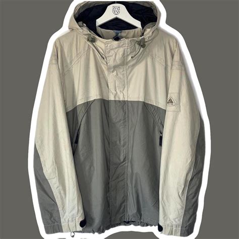 Nike ACG Men's Grey Coat | Depop