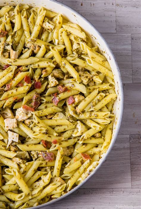 Weeknight Dinner One Pan Chicken And Bacon Pesto Pasta Nifty Mom