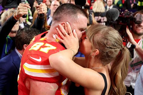 Taylor Swift Gives Fans A Rare Glimpse Inside Her Pda Filled Romance