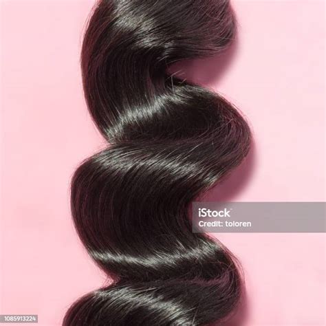 느슨한 물결 모양의 나선형 검은 모발 확장 번들을 치 게 되죠 가발에 대한 스톡 사진 및 기타 이미지 가발 검은색 곡선 Istock