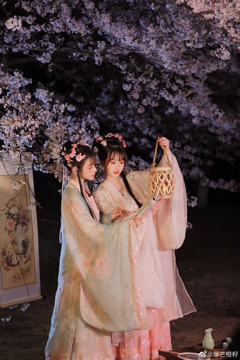 云想衣裳花想容