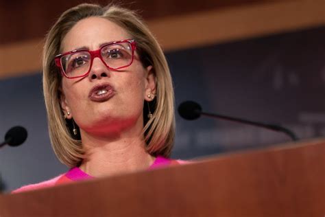 Kyrsten Sinemas Party Switch Is All About Her Political Survival Huffpost Latest News
