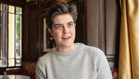 Millonaria Quiere Repartir Su Riqueza Ayudada Por Personas