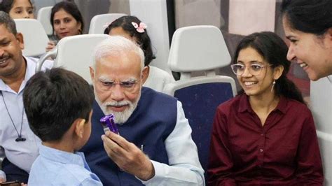 Watch How Pm Modi On A Sunday Reached Dwarka A Surprise Birthday Song