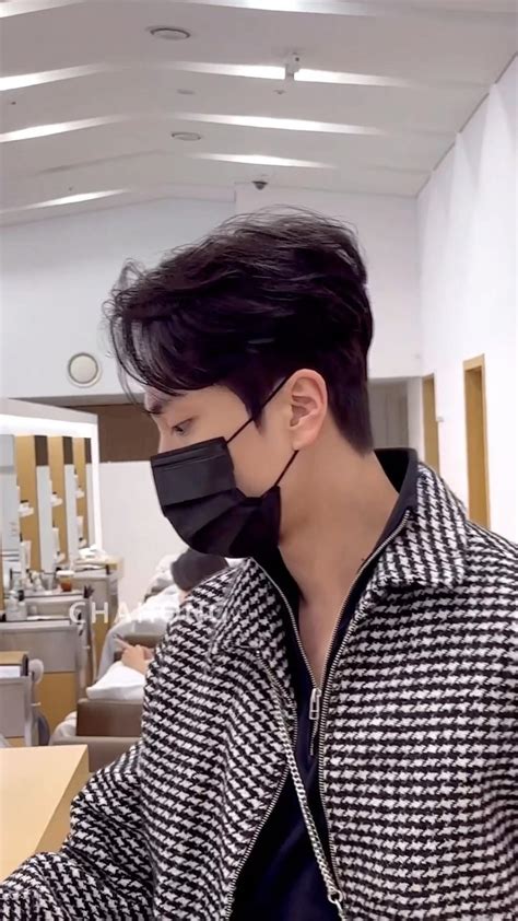 차홍공식계정 바로가기 Chahongofficial ⠀ ⠀ 테일러펌 의 섹시함 ⠀ 아찔하게 떨어지는 라인에 무드를