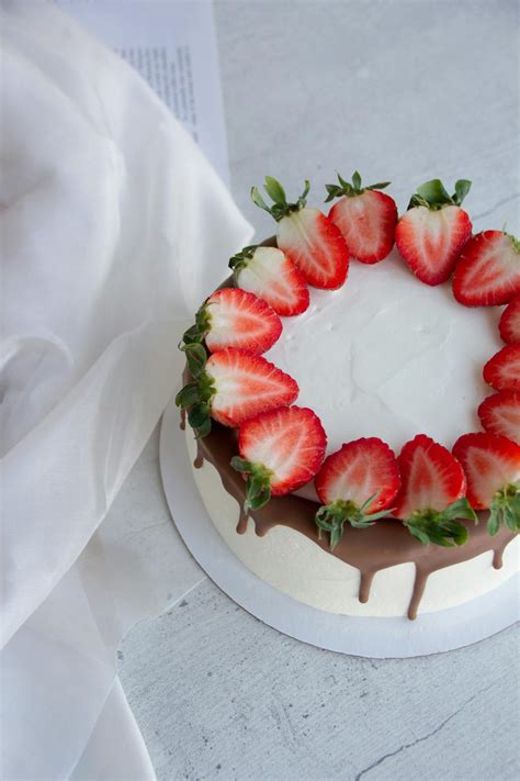 고급 디저트 고명 과일 과자 단 것 달콤한 대접 디저트 딸기 맛 맛있는 미식가 바닐라 베이킹 사탕 생과일 생일 케이크 설탕을 입힌 아이싱