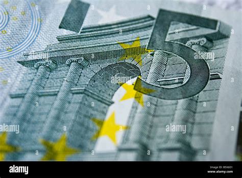 5 euro banknote hi-res stock photography and images - Alamy