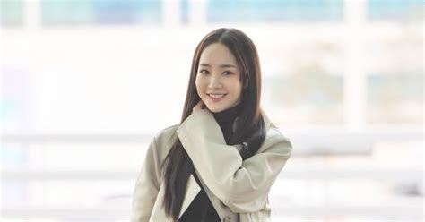 St포토 박민영 각선미 뽐낸 스키니핏
