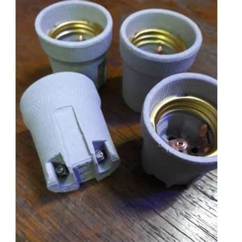 Fitting Lampu Keramik E