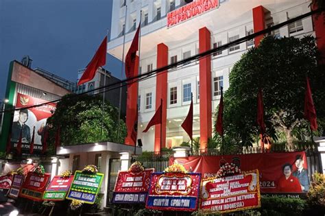 Kantor DPP PDIP Dikirimi Karangan Bunga Dukung Megawati Kembalikan Reformasi