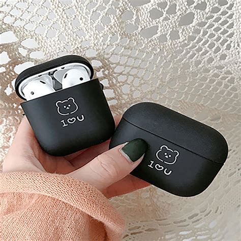 다락방 너무나도 사랑스러운⠀ 곰돌이와 토끼친구가⠀ 그려진 아이러브유⠀ 에어팟에어팟프로 케이스에요⠀ Facebook